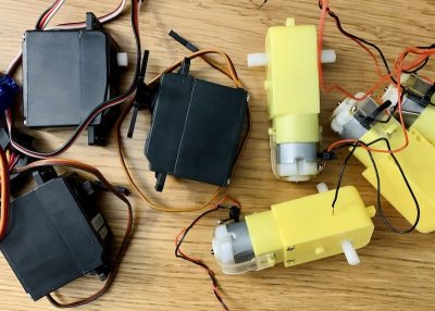How to Control a Servo with Raspberry Pi - Learn Robotics